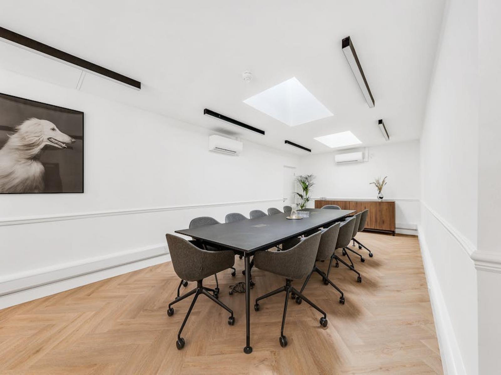 OFFICE TO RENT IN SOUTHAMPTON PLACE, WC1A - Morgan Pryce